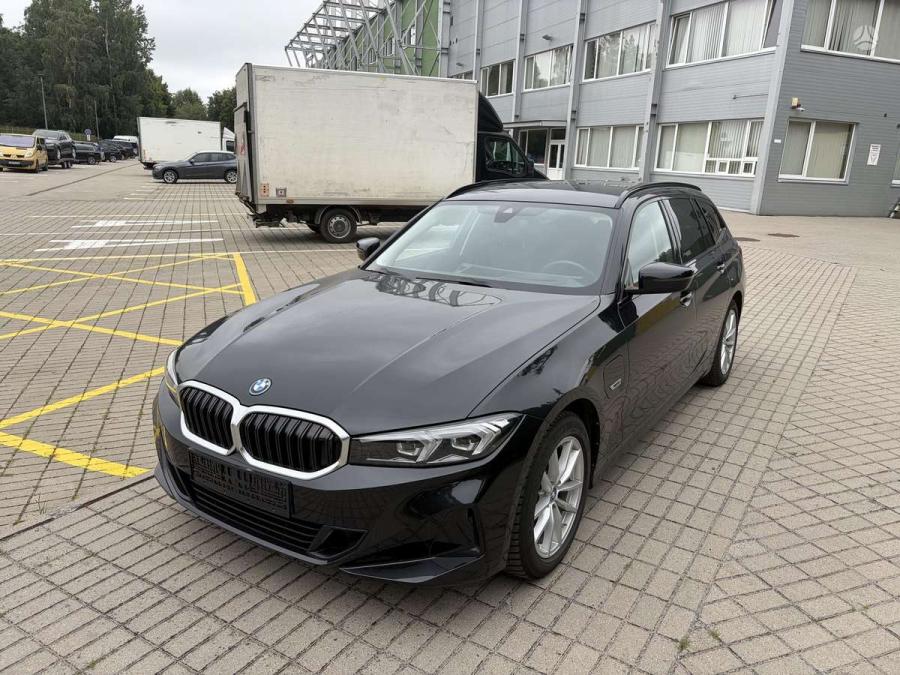 Black BMW 320 2022 in Marijampole, with an engine capacity of 2.00 L and mileage of 123 thousand km for 22900 €, photo 1 on AUTOMOTO.COM.LV