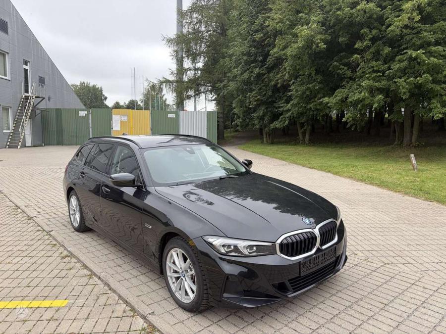 Black BMW 320 2022 in Marijampole, with an engine capacity of 2.00 L and mileage of 123 thousand km for 22900 €, photo 8 on AUTOMOTO.COM.LV
