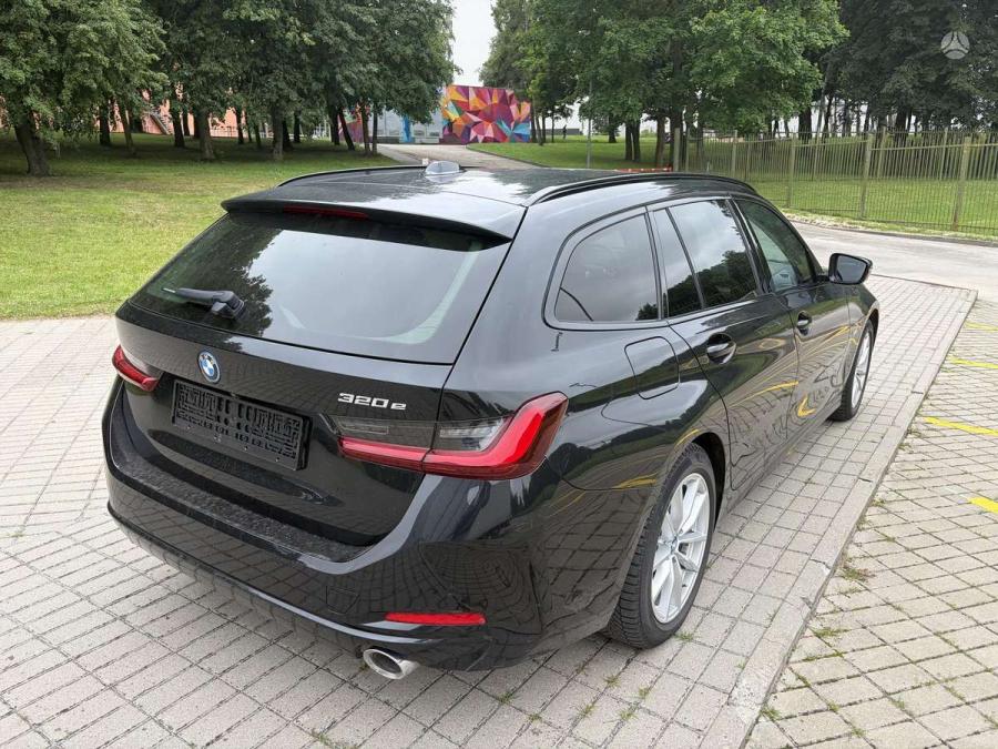 Black BMW 320 2022 in Marijampole, with an engine capacity of 2.00 L and mileage of 123 thousand km for 22900 €, photo 11 on AUTOMOTO.COM.LV