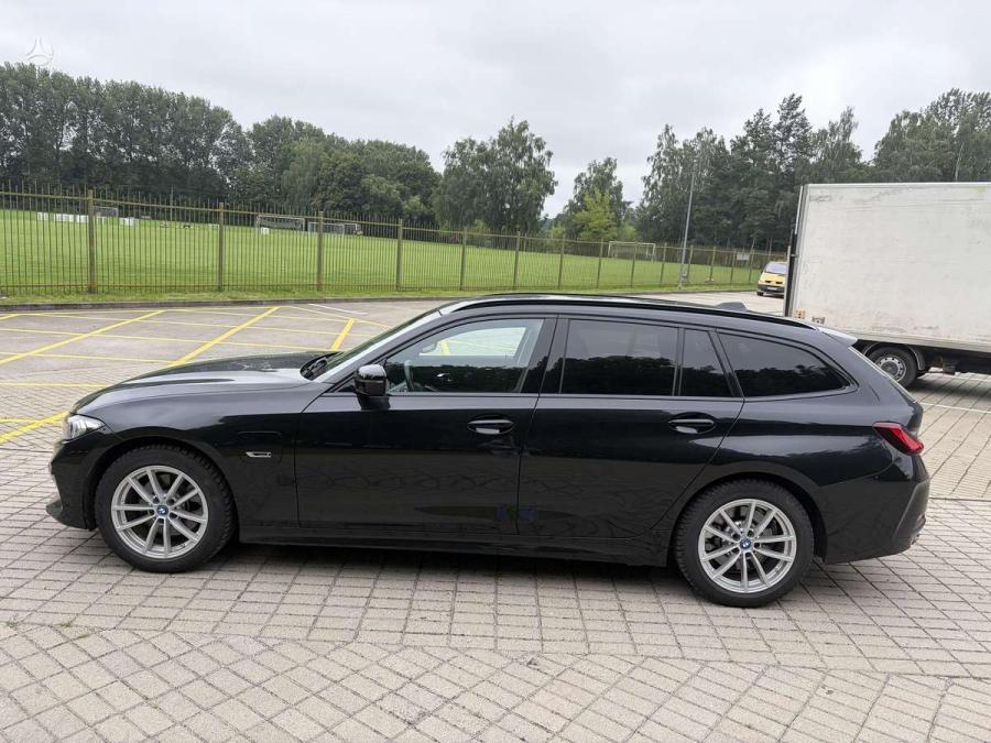 Black BMW 320 2022 in Marijampole, with an engine capacity of 2.00 L and mileage of 123 thousand km for 22900 €, photo 15 on AUTOMOTO.COM.LV