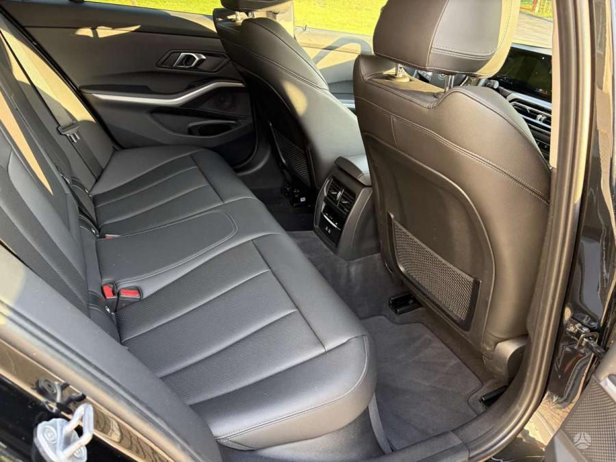 Black BMW 320 2022 in Marijampole, with an engine capacity of 2.00 L and mileage of 123 thousand km for 22900 €, photo 32 on AUTOMOTO.COM.LV