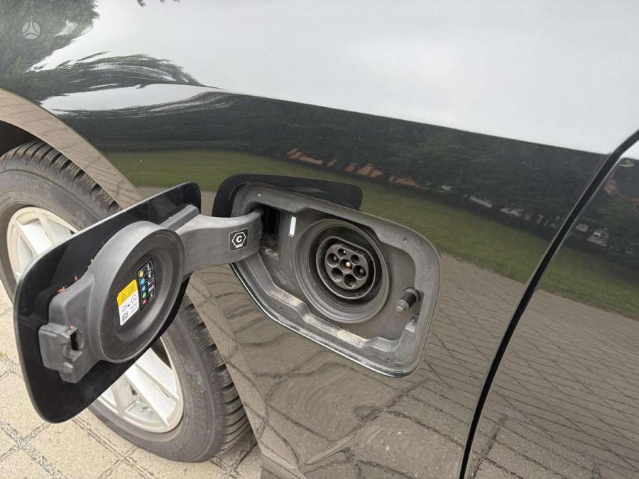 Black BMW 320 2022 in Marijampole, with an engine capacity of 2.00 L and mileage of 123 thousand km for 22900 €, photo 38 on AUTOMOTO.COM.LV