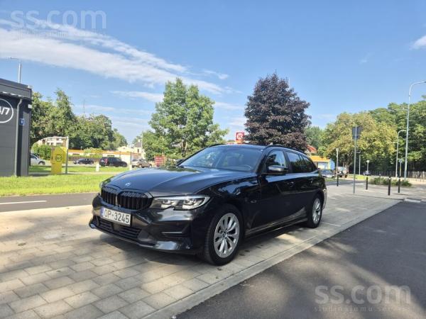 Black BMW 320 2022 in Riga, with an engine capacity of 2.00 L and mileage of 173 thousand km for 19900 €, photo 3 on AUTOMOTO.COM.LV