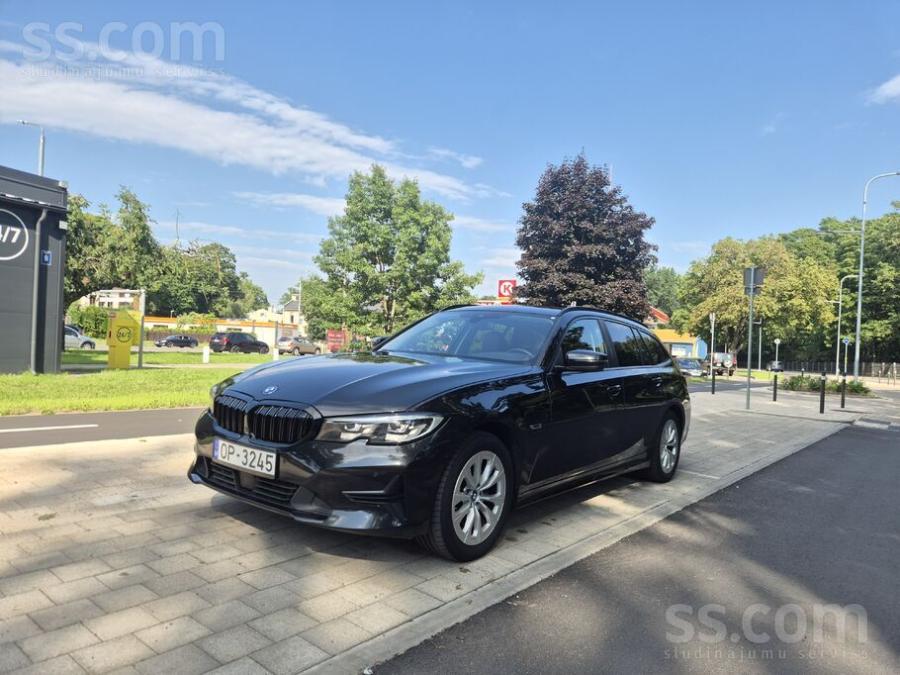 Black BMW 320 2022 in Riga, with an engine capacity of 2.00 L and mileage of 173 thousand km for 19900 €, photo 4 on AUTOMOTO.COM.LV