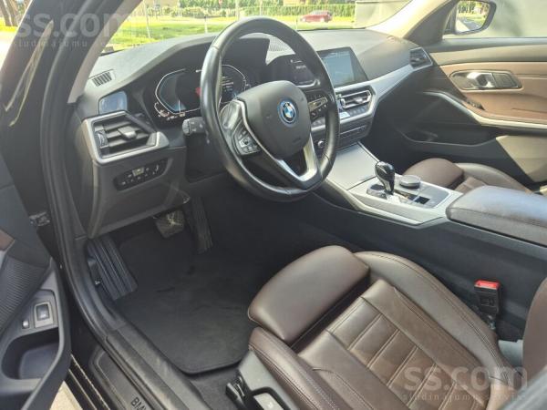 Black BMW 320 2022 in Riga, with an engine capacity of 2.00 L and mileage of 173 thousand km for 19900 €, photo 8 on AUTOMOTO.COM.LV