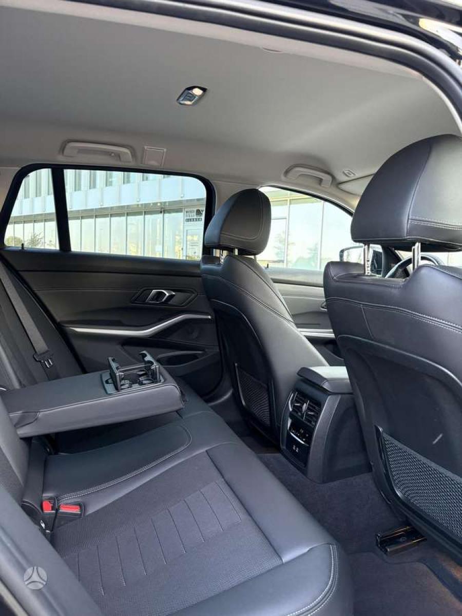 Black BMW 320 2022 in Vilnius, with an engine capacity of 2.00 L and mileage of 199 thousand km for 20500 €, photo 20 on AUTOMOTO.COM.LV