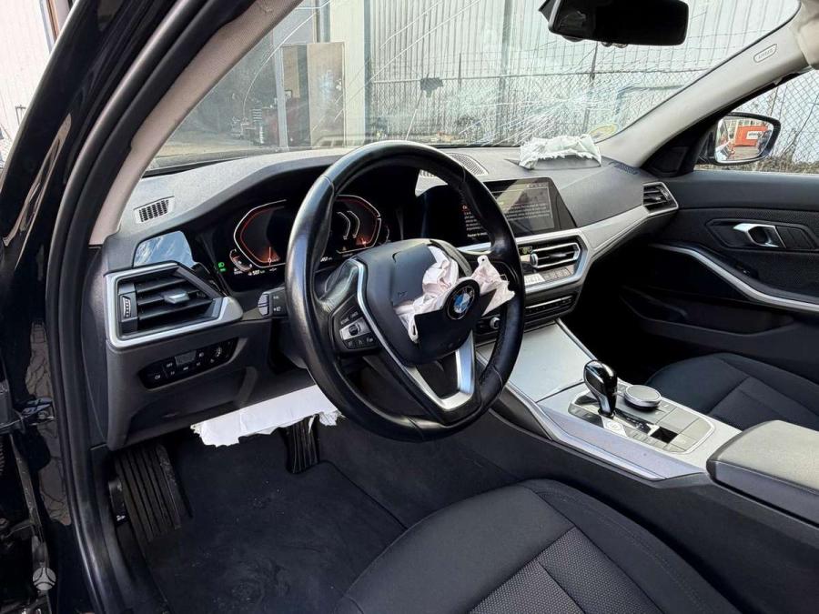 Black BMW 320 2022 in Kaunas, with an engine capacity of 2.00 L and mileage of 118 thousand km for 14600 €, photo 7 on AUTOMOTO.COM.LV