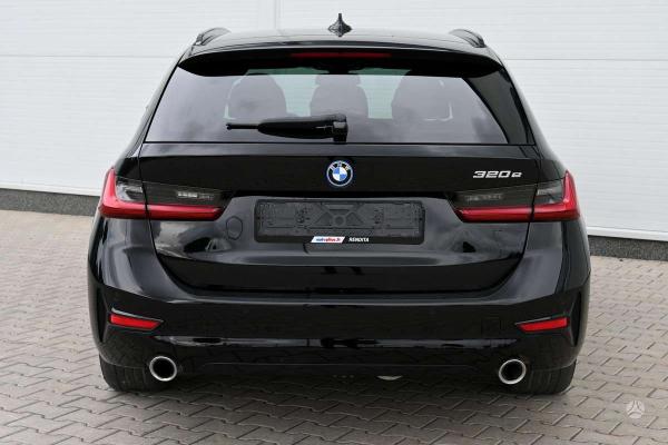 Black BMW 320 2022 in Kretinga, with an engine capacity of 2.00 L and mileage of 105 thousand km for 23499 €, photo 11 on AUTOMOTO.COM.LV