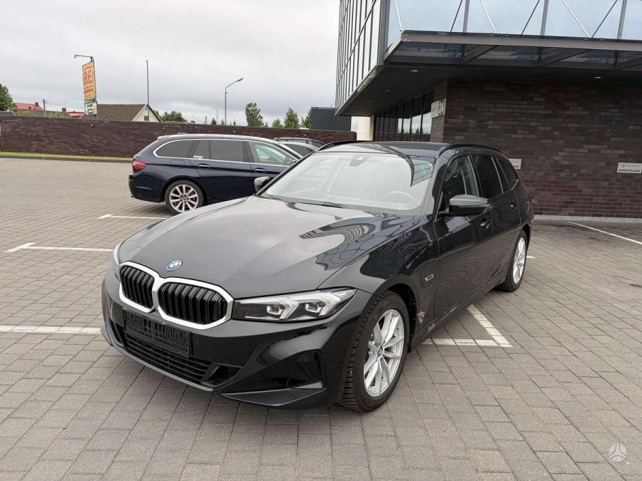 Black BMW 320 2022 in Marijampole, with an engine capacity of 2.00 L and mileage of 123 thousand km for 21900 €, photo 1 on AUTOMOTO.COM.LV