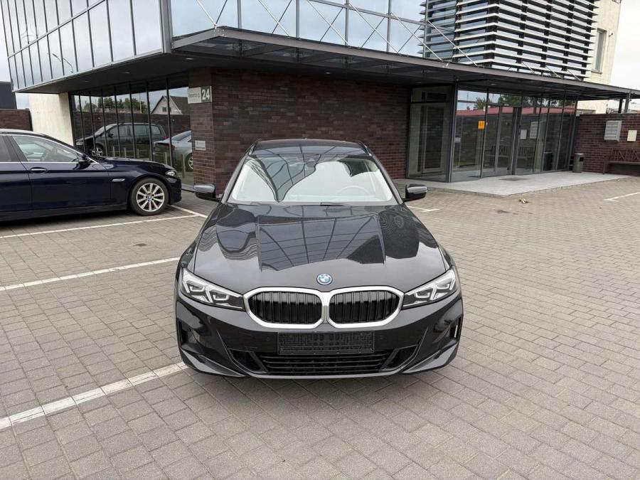 Black BMW 320 2022 in Marijampole, with an engine capacity of 2.00 L and mileage of 123 thousand km for 21900 €, photo 7 on AUTOMOTO.COM.LV