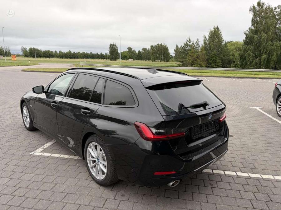 Black BMW 320 2022 in Marijampole, with an engine capacity of 2.00 L and mileage of 123 thousand km for 21900 €, photo 12 on AUTOMOTO.COM.LV