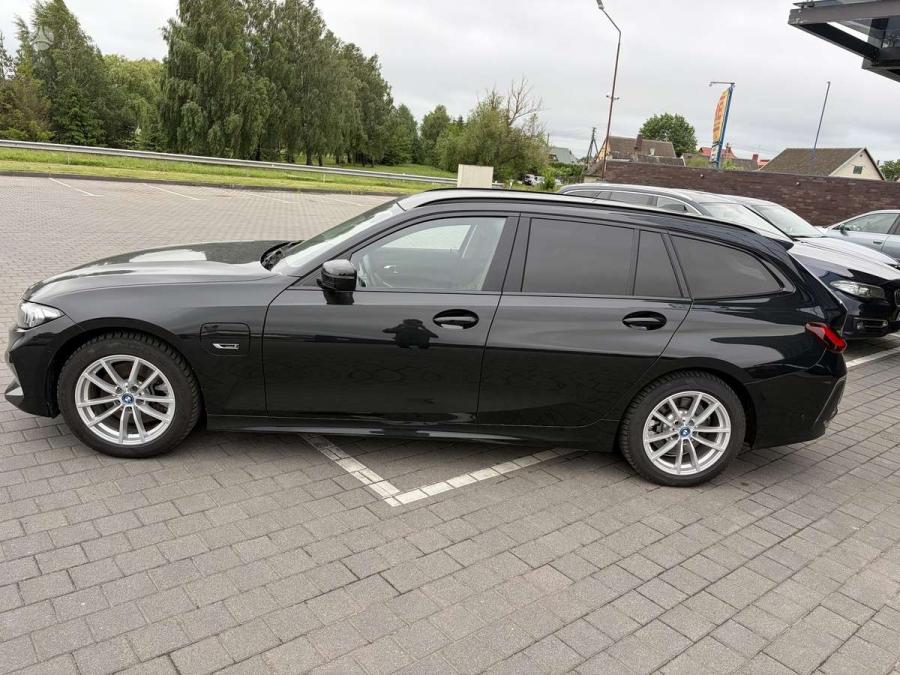 Black BMW 320 2022 in Marijampole, with an engine capacity of 2.00 L and mileage of 123 thousand km for 21900 €, photo 13 on AUTOMOTO.COM.LV
