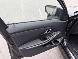 Black BMW 320 2022 in Marijampole, with an engine capacity of 2.00 L and mileage of 123 thousand km for 21900 €, photo 17 on AUTOMOTO.COM.LV