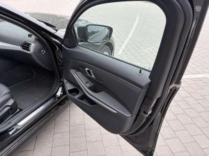 Black BMW 320 2022 in Marijampole, with an engine capacity of 2.00 L and mileage of 123 thousand km for 21900 €, photo 27 on AUTOMOTO.COM.LV