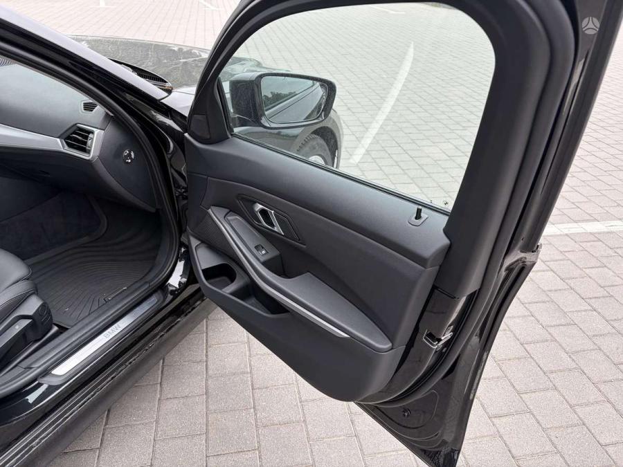 Black BMW 320 2022 in Marijampole, with an engine capacity of 2.00 L and mileage of 123 thousand km for 21900 €, photo 27 on AUTOMOTO.COM.LV