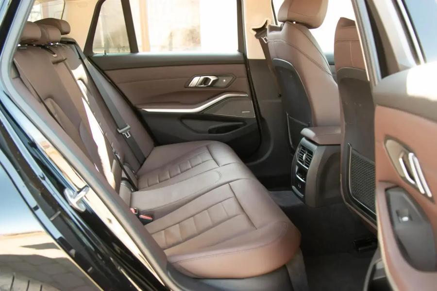 Black BMW 320 2022 in Tukums, with an engine capacity of 2.00 L and mileage of 178 thousand km for 21990 €, photo 7 on AUTOMOTO.COM.LV