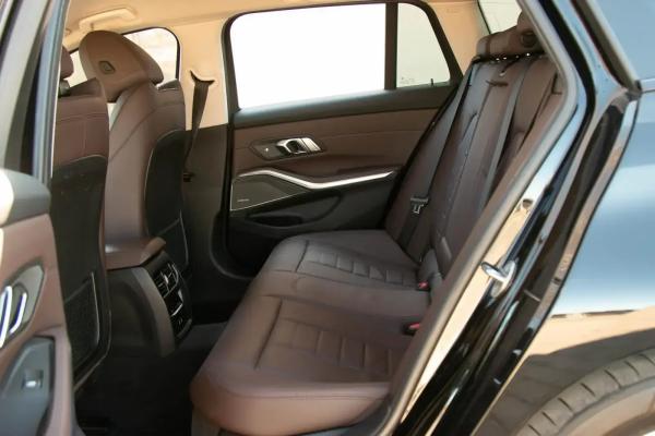 Black BMW 320 2022 in Tukums, with an engine capacity of 2.00 L and mileage of 178 thousand km for 21990 €, photo 10 on AUTOMOTO.COM.LV