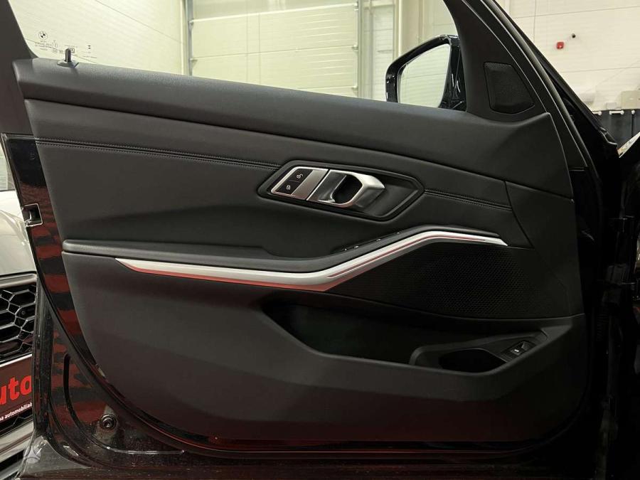 Black BMW 320 2023 in Vilnius, with an engine capacity of 2.00 L and mileage of 130 thousand km for 32499 €, photo 16 on AUTOMOTO.COM.LV