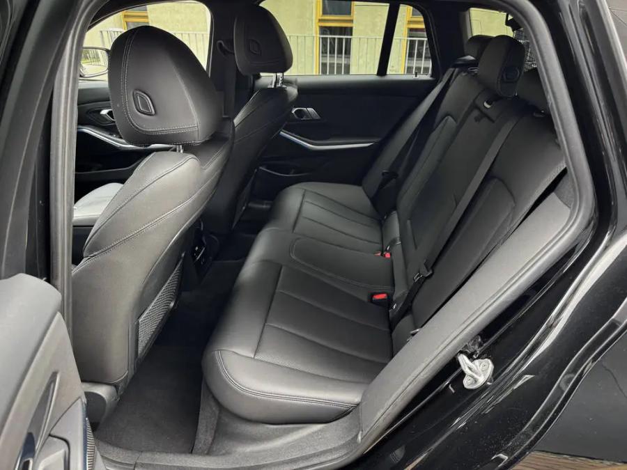 Black BMW 320 2023 in Riga, with an engine capacity of 2.00 L and mileage of 149 thousand km for 27300 €, photo 28 on AUTOMOTO.COM.LV