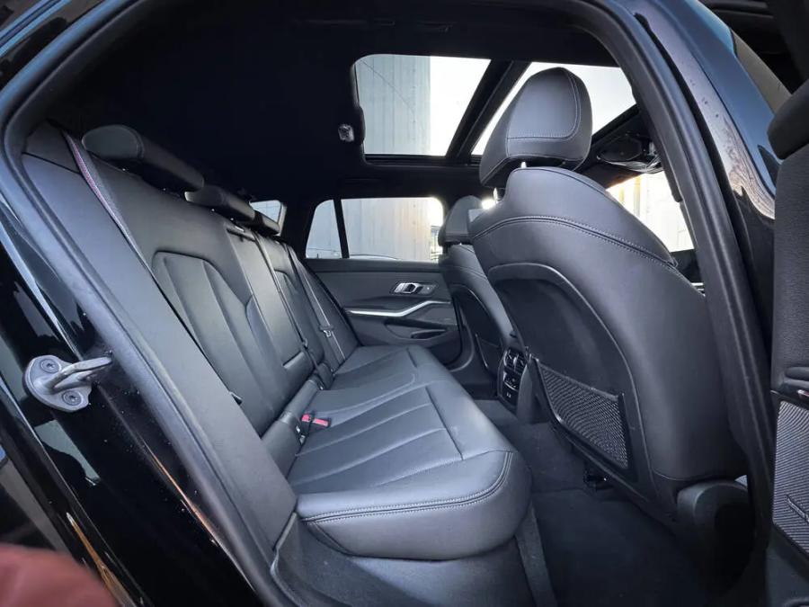 Black BMW 320 2023 in Riga, with an engine capacity of 2.00 L and mileage of 155 thousand km for 25500 €, photo 31 on AUTOMOTO.COM.LV