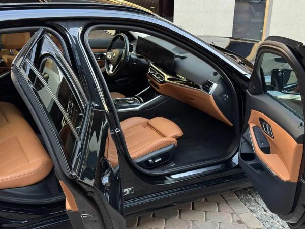 Black BMW 320 2023 in Riga, with an engine capacity of 2.00 L and mileage of 152 thousand km for 26500 €, photo 8 on AUTOMOTO.COM.LV
