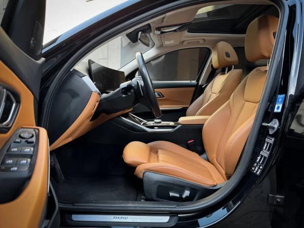 Black BMW 320 2023 in Riga, with an engine capacity of 2.00 L and mileage of 152 thousand km for 26500 €, photo 10 on AUTOMOTO.COM.LV