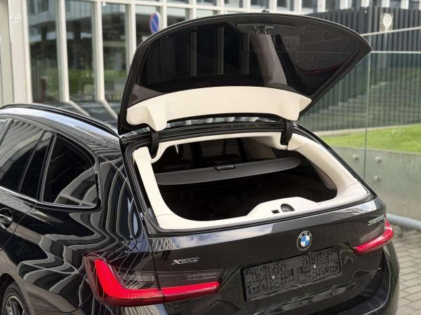 Black BMW 320 2023 in Vilnius, with an engine capacity of 2.00 L and mileage of 109 thousand km for 21999 €, photo 6 on AUTOMOTO.COM.LV