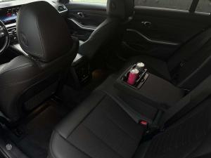 Black BMW 320 2023 in Vilnius, with an engine capacity of 2.00 L and mileage of 109 thousand km for 21999 €, photo 20 on AUTOMOTO.COM.LV