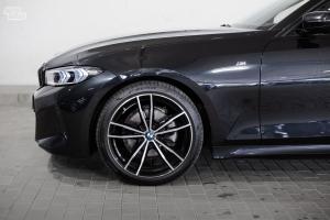 Black BMW 320 2023 in Vilnius, with an engine capacity of 2.00 L and mileage of 88 thousand km for 32988 €, photo 6 on AUTOMOTO.COM.LV