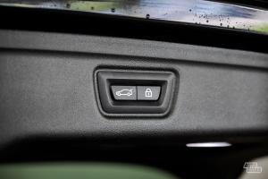 Black BMW 320 2023 in Vilnius, with an engine capacity of 2.00 L and mileage of 88 thousand km for 32988 €, photo 14 on AUTOMOTO.COM.LV