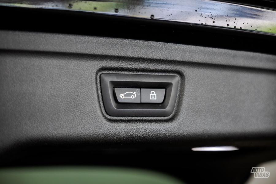 Black BMW 320 2023 in Vilnius, with an engine capacity of 2.00 L and mileage of 88 thousand km for 32988 €, photo 14 on AUTOMOTO.COM.LV