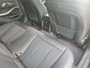 Melns BMW 320 2023 Šauļi, ar dzinēja tilpumu 2.00 L un nobraukumu 177 tūkst. km par 24950 €, foto 22 vietnē AUTOMOTO.COM.LV