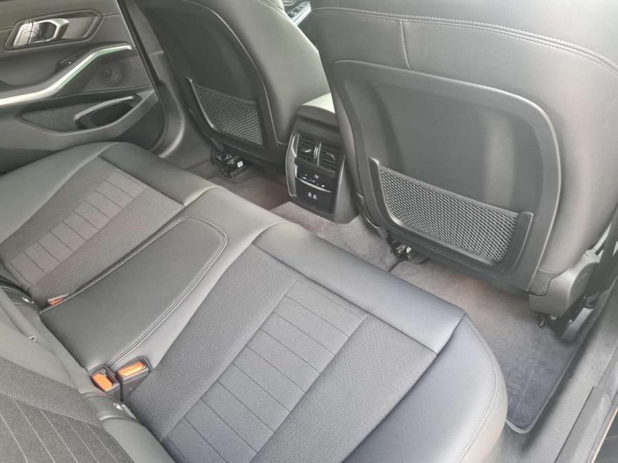 Melns BMW 320 2023 Šauļi, ar dzinēja tilpumu 2.00 L un nobraukumu 177 tūkst. km par 24950 €, foto 22 vietnē AUTOMOTO.COM.LV