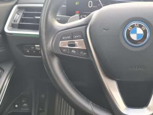 Melns BMW 320 2023 Šauļi, ar dzinēja tilpumu 2.00 L un nobraukumu 177 tūkst. km par 24950 €, foto 25 vietnē AUTOMOTO.COM.LV