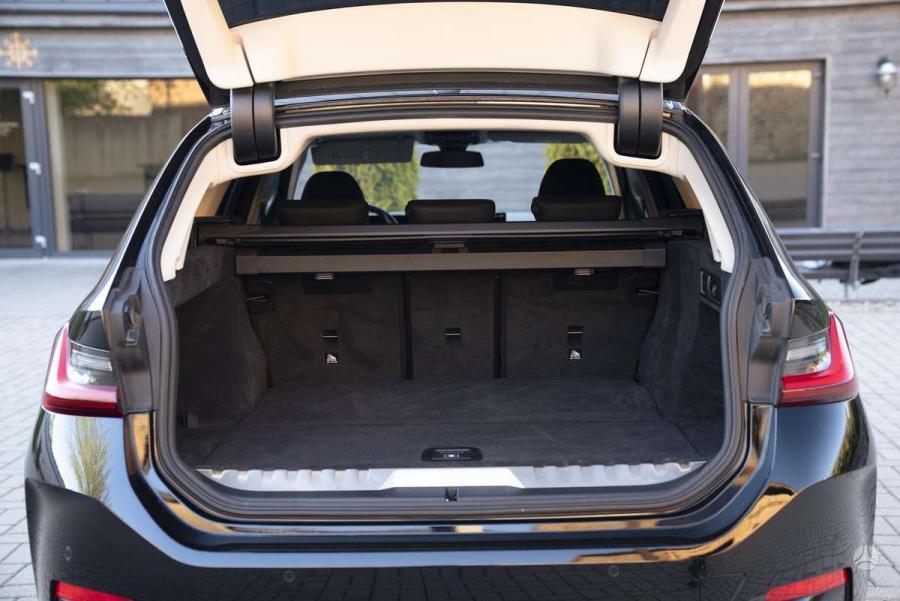 Melns BMW 320 2023 Kėdainiai, ar dzinēja tilpumu 2.00 L un nobraukumu 52 tūkst. km par 26900 €, foto 27 vietnē AUTOMOTO.COM.LV