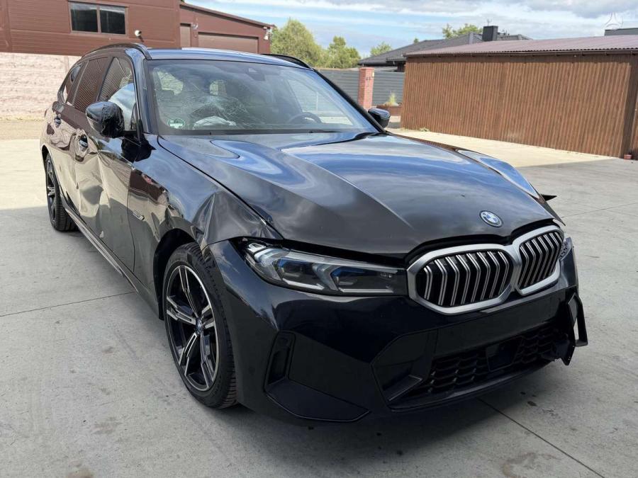 Melns BMW 320 2023 Kauņa, ar dzinēja tilpumu 2.00 L un nobraukumu 125 tūkst. km par 11250 €, foto 1 vietnē AUTOMOTO.COM.LV