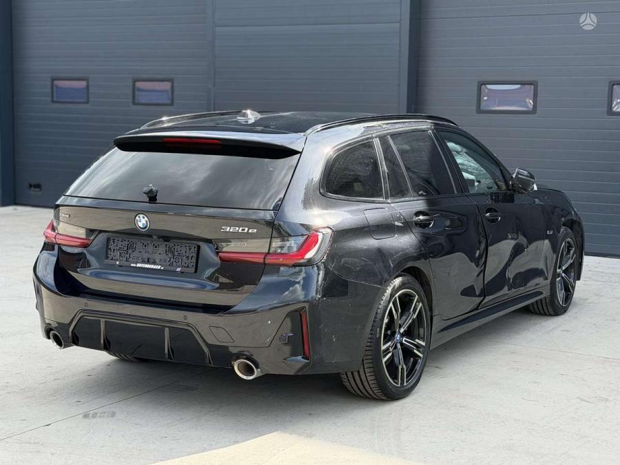 Melns BMW 320 2023 Kauņa, ar dzinēja tilpumu 2.00 L un nobraukumu 125 tūkst. km par 11250 €, foto 4 vietnē AUTOMOTO.COM.LV