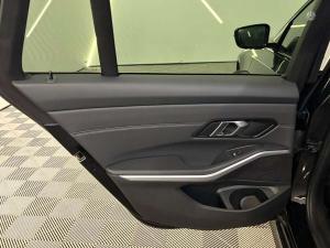 Melns BMW 320 2023 Marijampole, ar dzinēja tilpumu 2.00 L un nobraukumu 199 tūkst. km par 20950 €, foto 21 vietnē AUTOMOTO.COM.LV