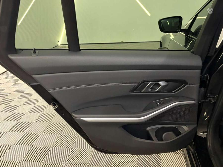 Melns BMW 320 2023 Marijampole, ar dzinēja tilpumu 2.00 L un nobraukumu 199 tūkst. km par 20950 €, foto 21 vietnē AUTOMOTO.COM.LV