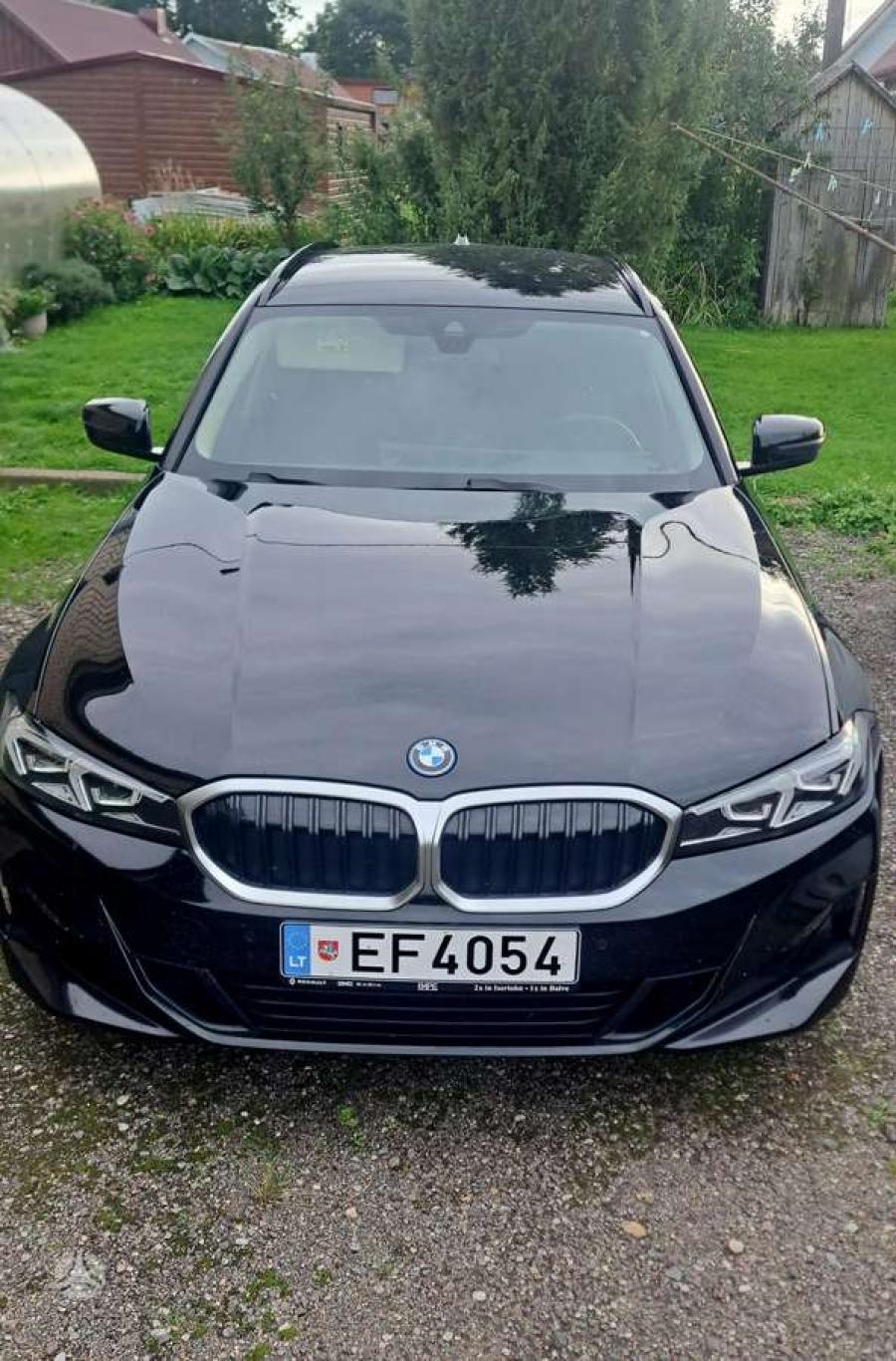 Black BMW 320 2023 in Sakiai, with an engine capacity of 2.00 L and mileage of 173 thousand km for 21999 €, photo 1 on AUTOMOTO.COM.LV