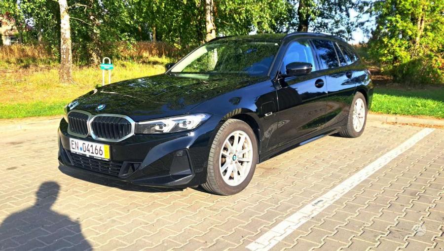 Black BMW 320 2023 in Sakiai, with an engine capacity of 2.00 L and mileage of 173 thousand km for 21999 €, photo 4 on AUTOMOTO.COM.LV