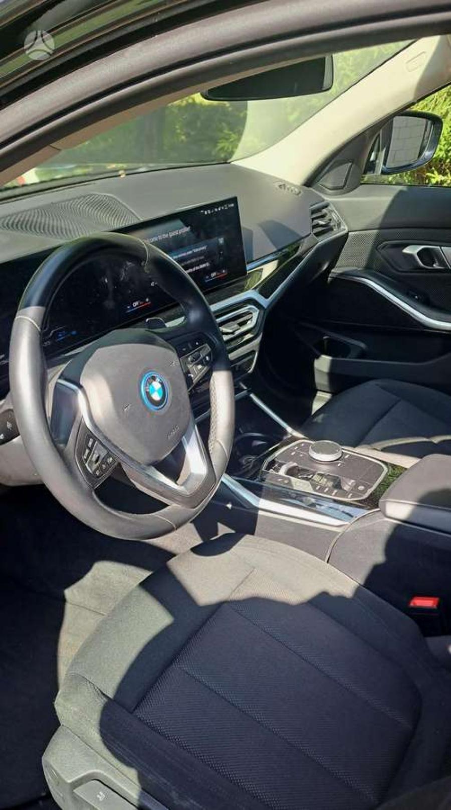 Black BMW 320 2023 in Sakiai, with an engine capacity of 2.00 L and mileage of 173 thousand km for 21999 €, photo 12 on AUTOMOTO.COM.LV