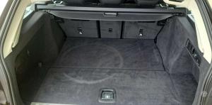 Black BMW 320 2023 in Sakiai, with an engine capacity of 2.00 L and mileage of 173 thousand km for 21999 €, photo 19 on AUTOMOTO.COM.LV