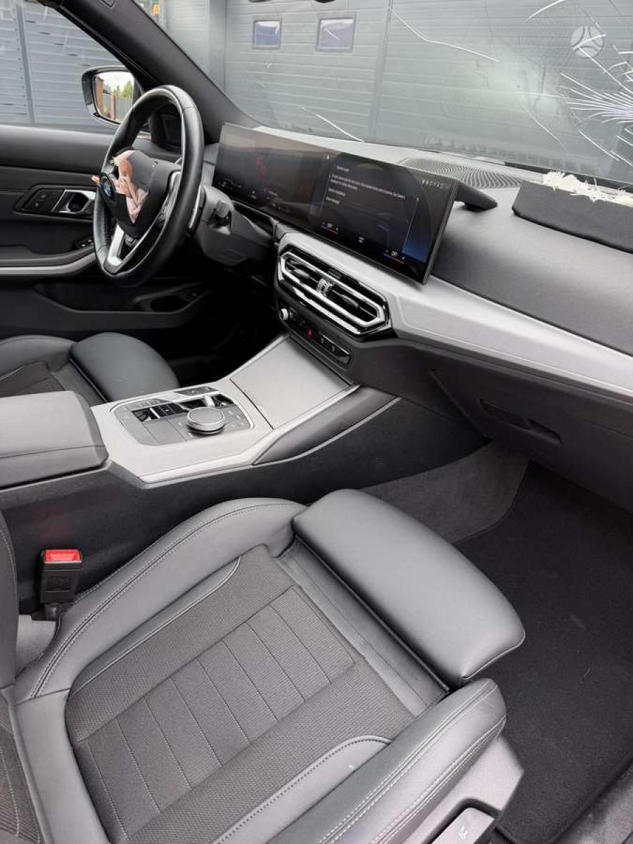 Melns BMW 320 2024 Kauņa, ar dzinēja tilpumu 2.00 L un nobraukumu 47 tūkst. km par 14950 €, foto 9 vietnē AUTOMOTO.COM.LV