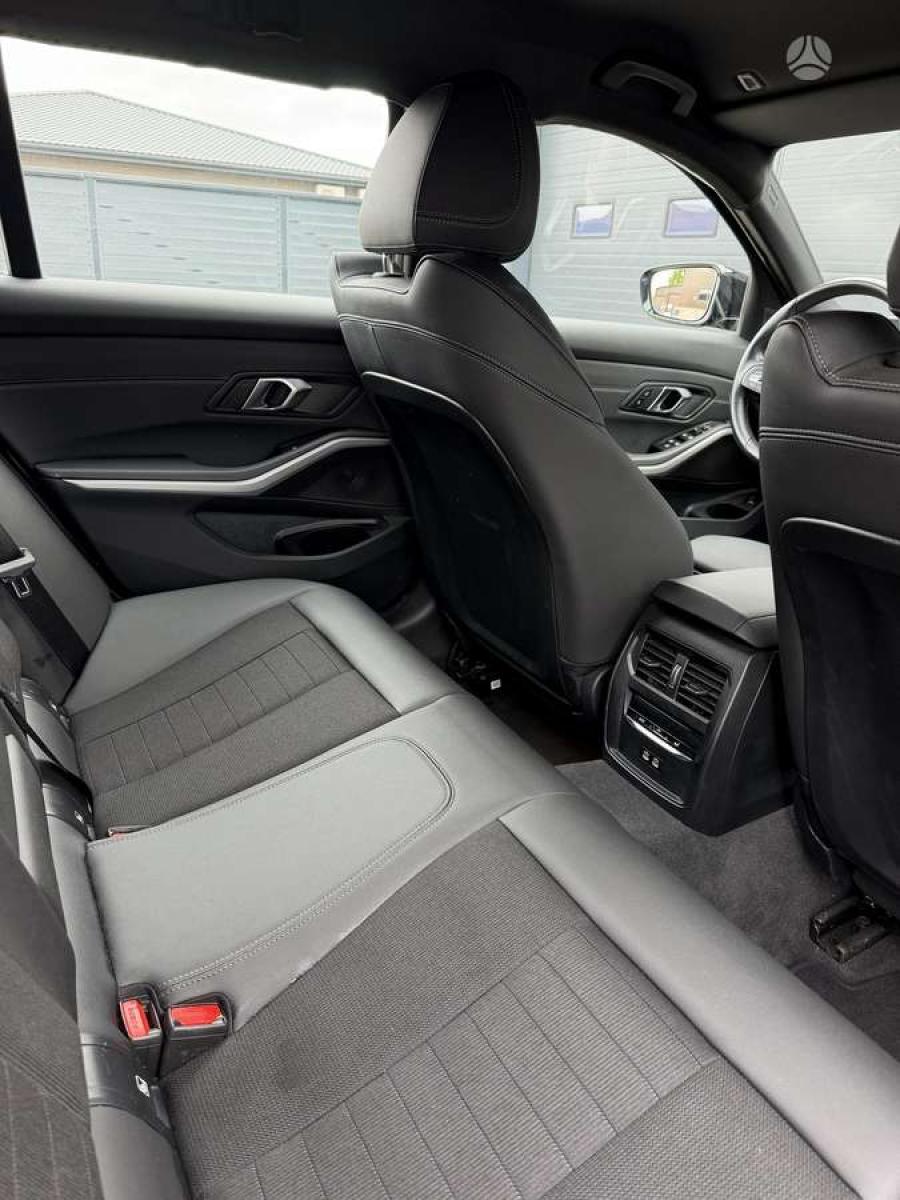 Melns BMW 320 2024 Kauņa, ar dzinēja tilpumu 2.00 L un nobraukumu 47 tūkst. km par 14950 €, foto 10 vietnē AUTOMOTO.COM.LV