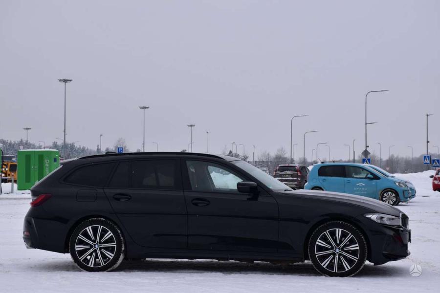 Black BMW 320 2025 in Vilnius, with an engine capacity of 2.00 L and mileage of 5 thousand km for 34900 €, photo 17 on AUTOMOTO.COM.LV