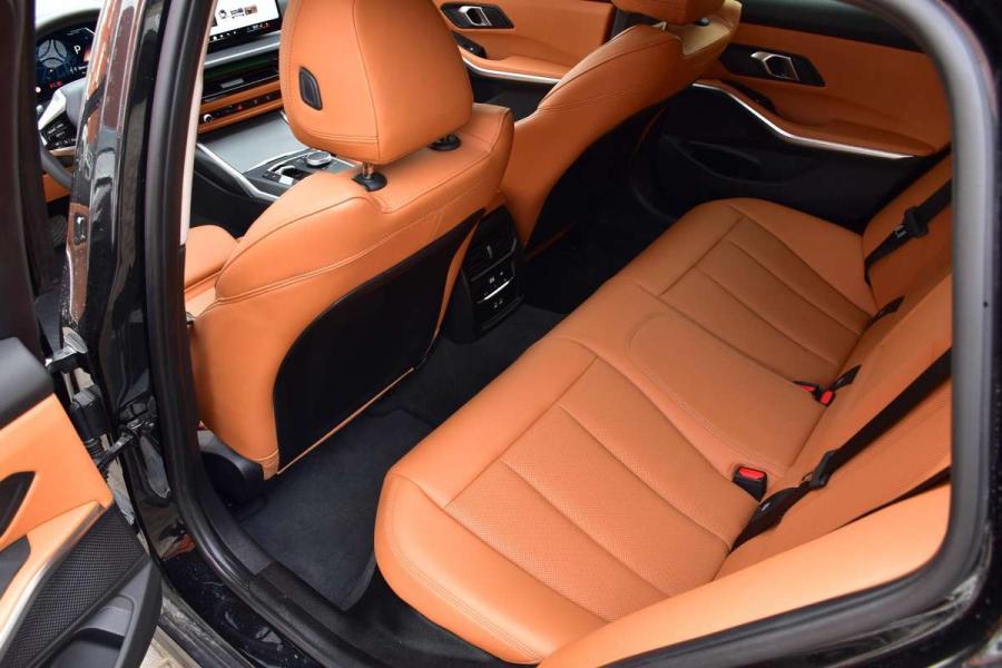 Black BMW 320 2025 in Vilnius, with an engine capacity of 2.00 L and mileage of 11 thousand km for 30700 €, photo 19 on AUTOMOTO.COM.LV