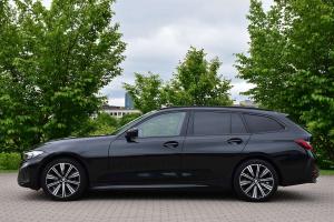 Black BMW 320 2025 in Vilnius, with an engine capacity of 2.00 L and mileage of 11 thousand km for 30700 €, photo 27 on AUTOMOTO.COM.LV