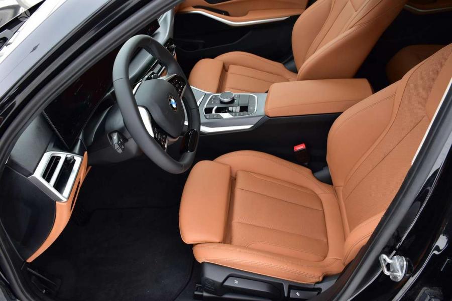 Black BMW 320 2025 in Vilnius, with an engine capacity of 2.00 L and mileage of 11 thousand km for 30700 €, photo 30 on AUTOMOTO.COM.LV