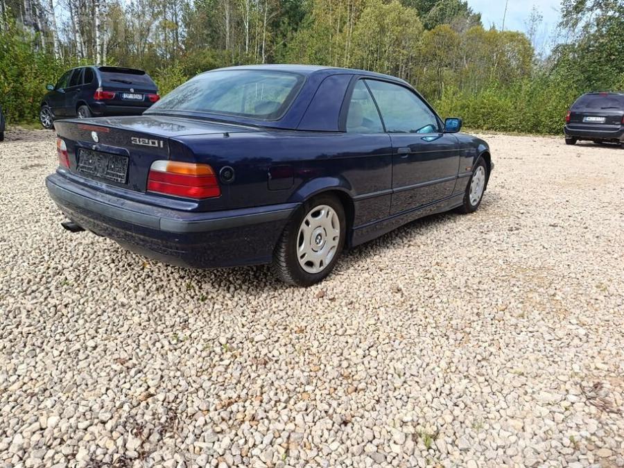 Blue BMW 320 1996 in Riga, with an engine capacity of 2.00 L and mileage of 199 thousand km for 4999 €, photo 5 on AUTOMOTO.COM.LV